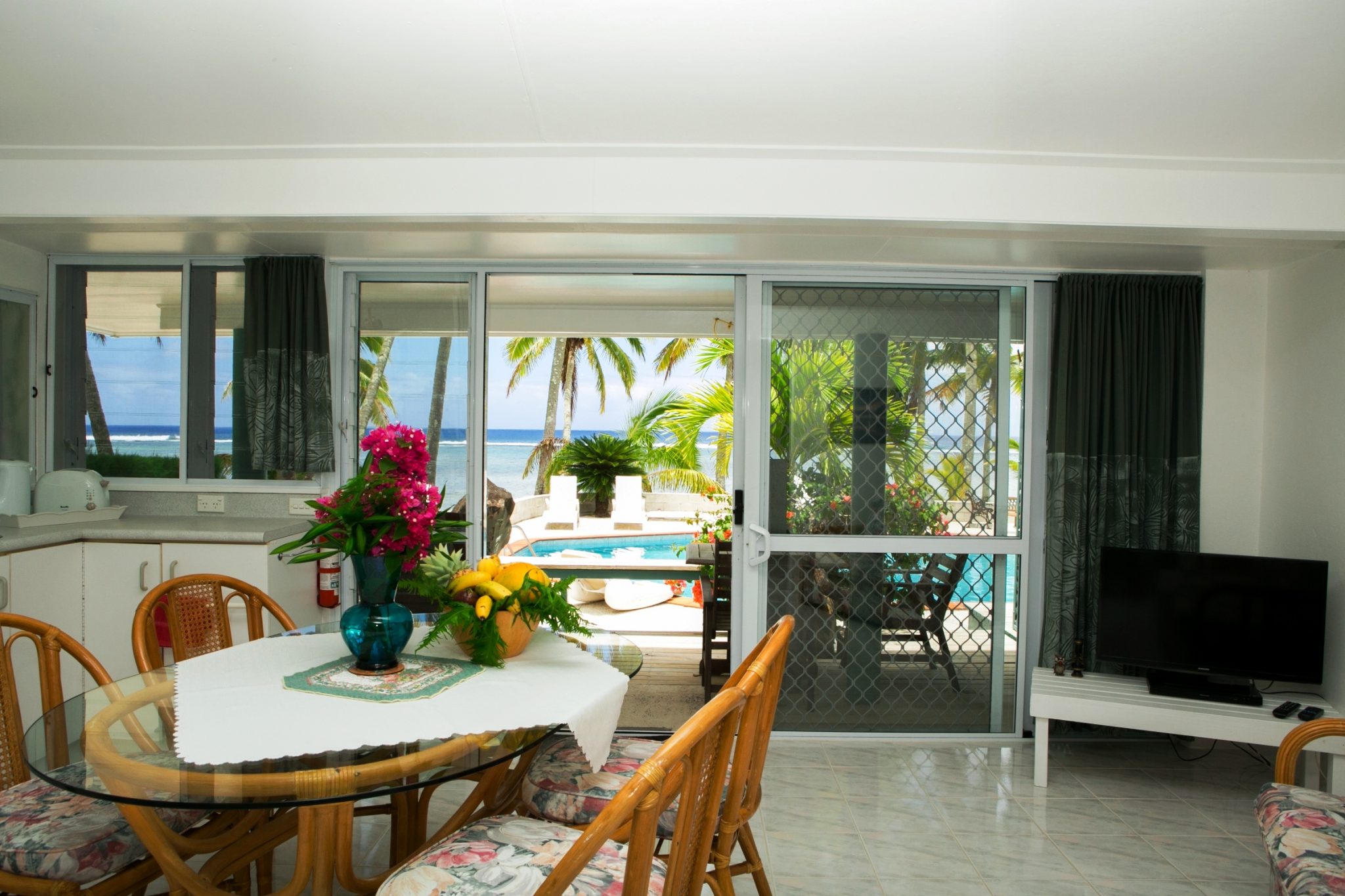 Beachfront studio suite - Sunhaven